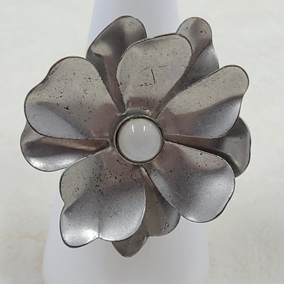 Avon | Jewelry | Vintage Avon Silver Tone Adjustable Flower Ring | Poshmark